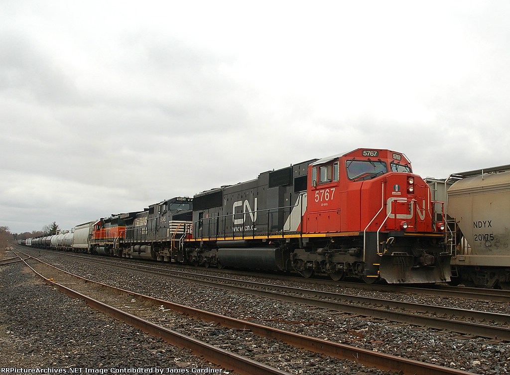 CN 392 arriving for a crew change